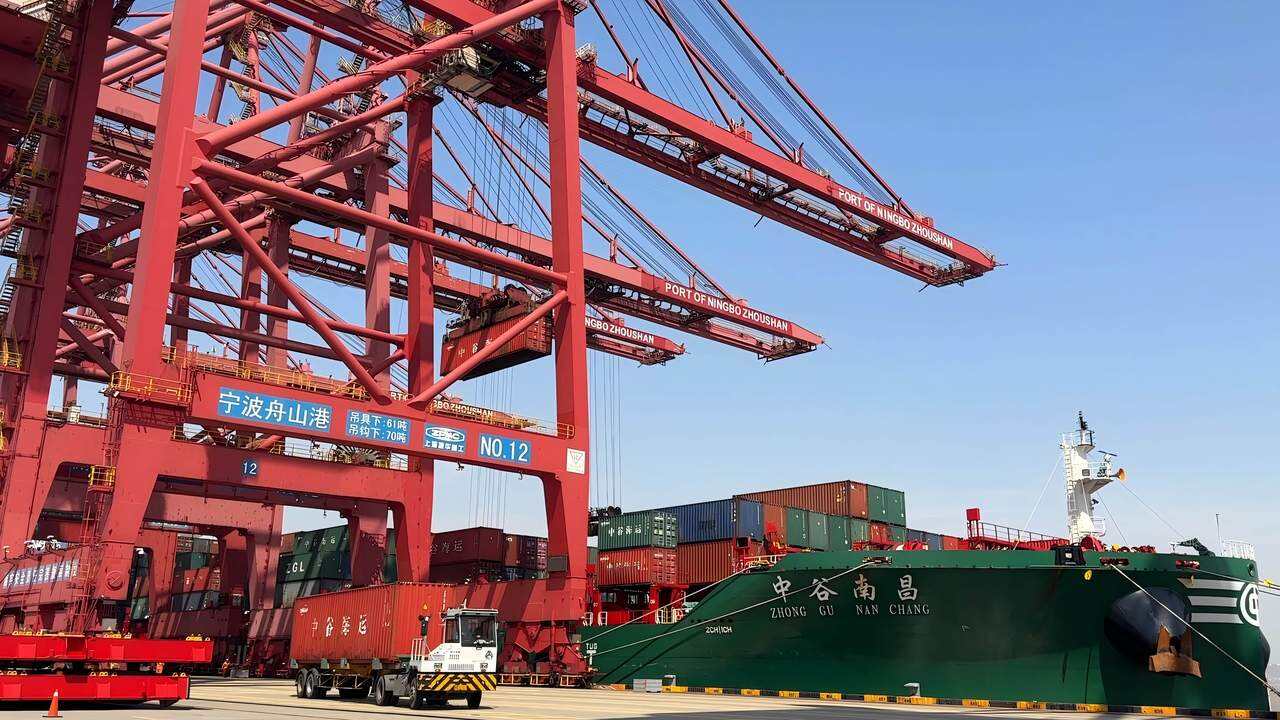 A year-on-year growth of 9.5%! In January and February, Ningbo Port's ...